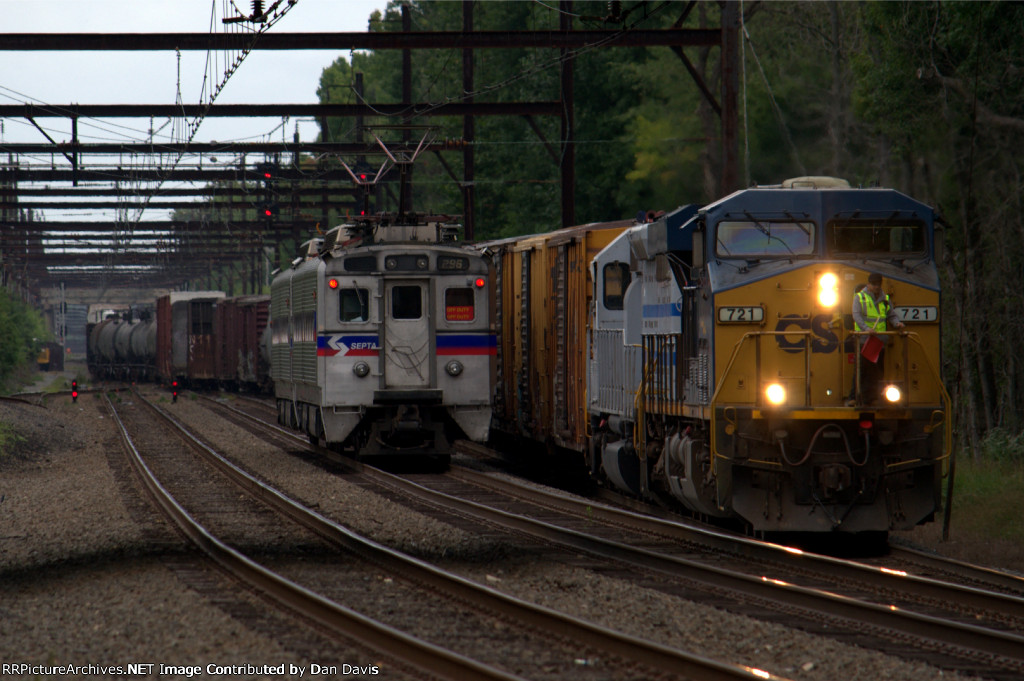 CSX ES44AH 721 leads Q439-08